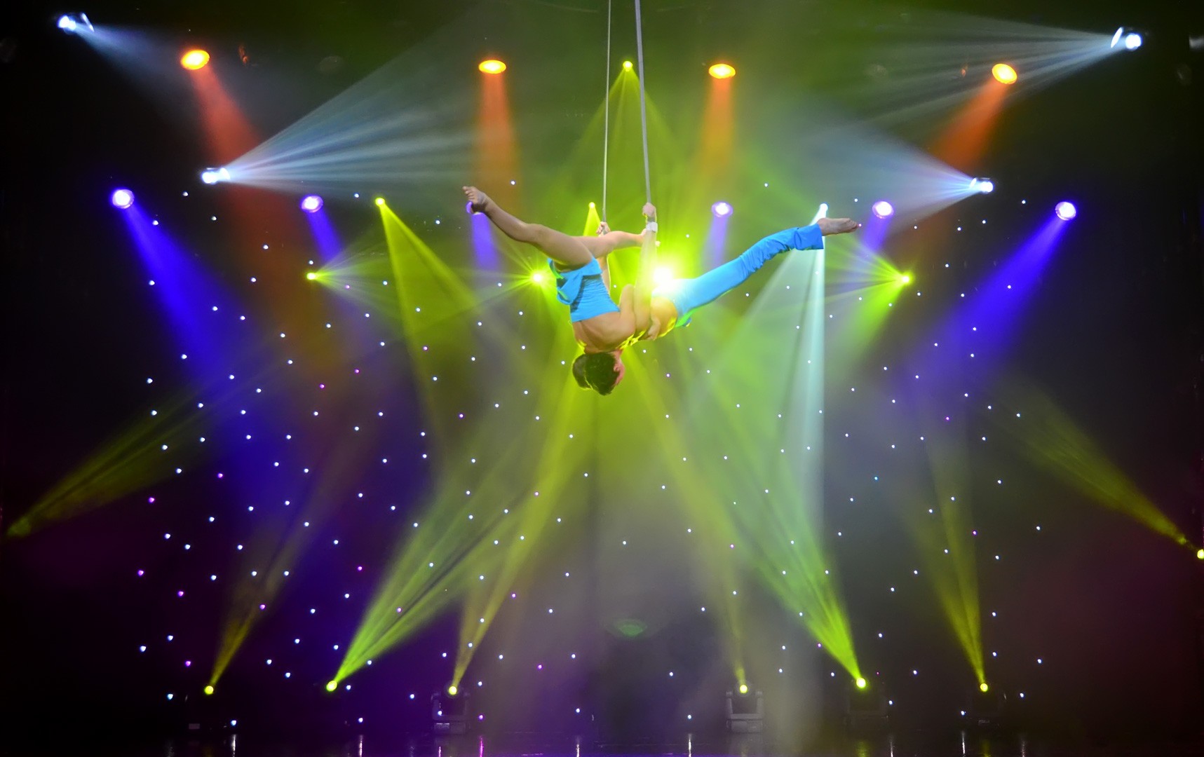 SoulDuo Acrobatic Show | Gallery